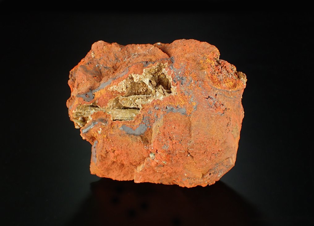 Raro pseudomorfo de Köttigita después de Legrandita Cristales sobre ...