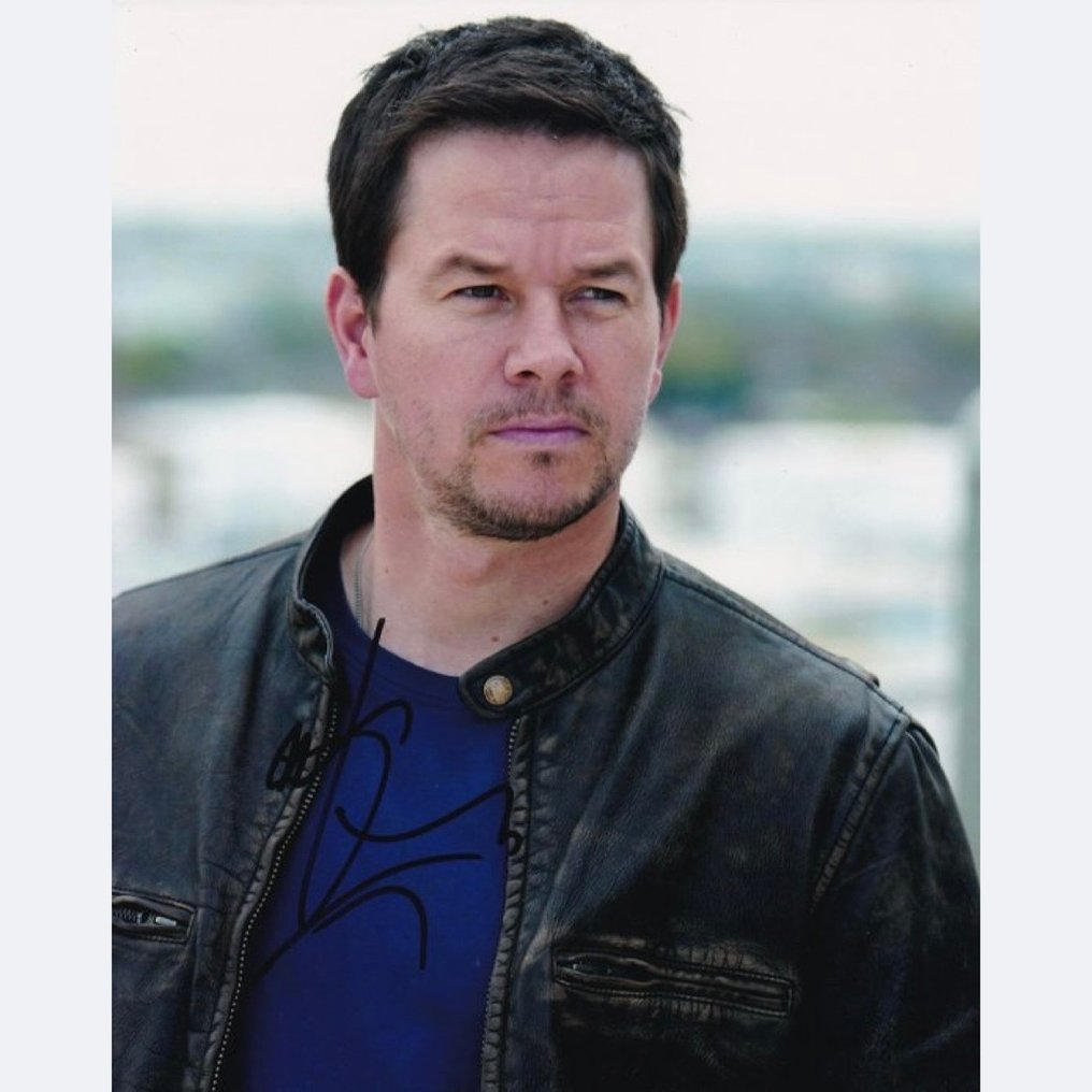 Transformers - Signed by Mark Wahlberg (Cade Yeager), with COA - Catawiki