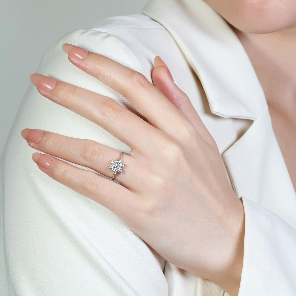 Ring - 18 kt. White gold - 0.68ct. tw. Diamond (Natural) - auction online Catawiki