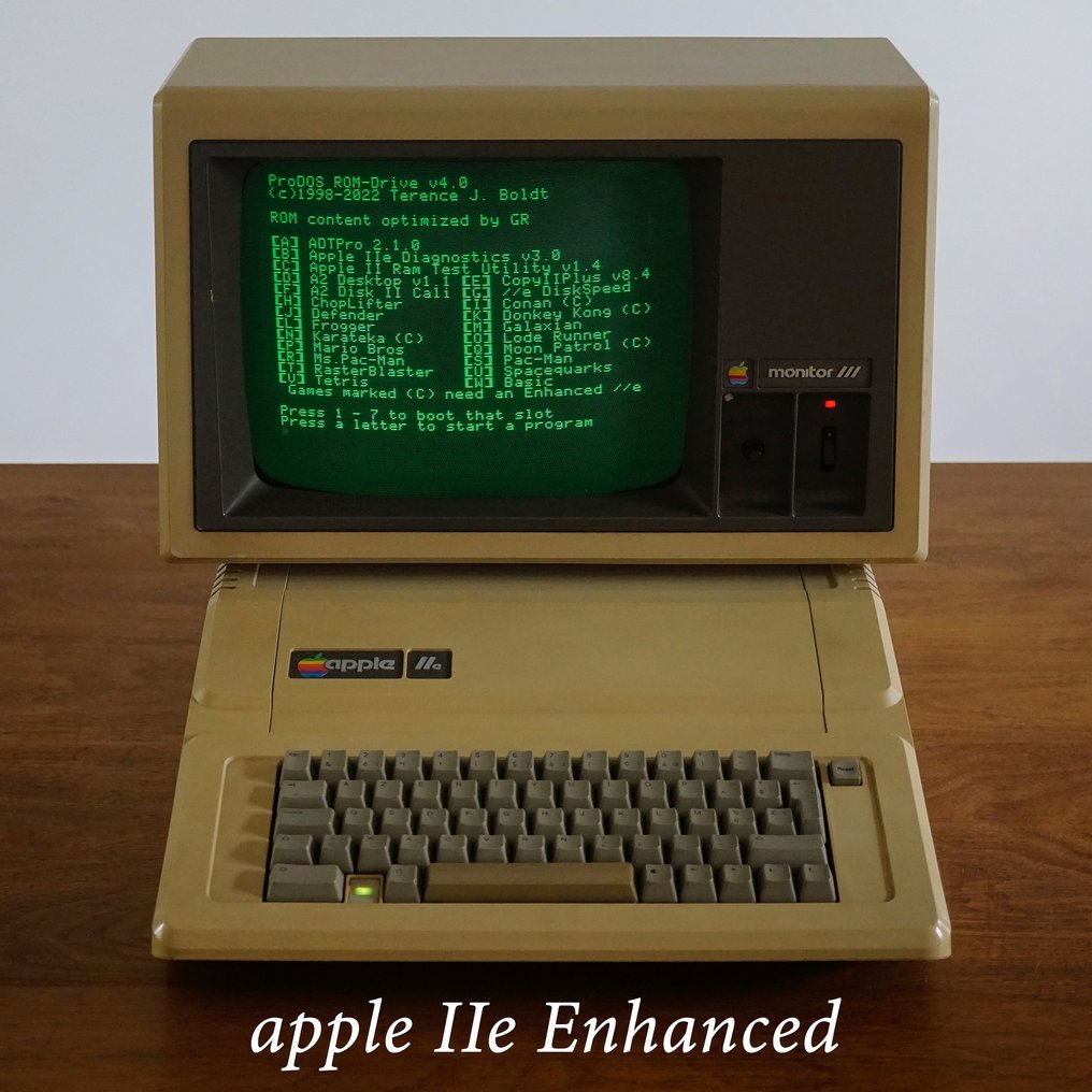 Apple Refurbished VERY RARE 1983 VINTAGE APPLE IIe COMPUTER & MONITOR ...