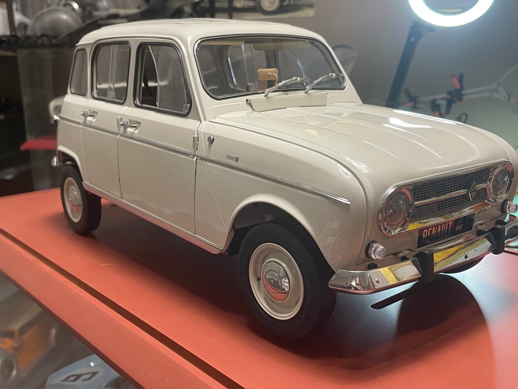 Altaya 1:8 - Voiture miniature - Renault 4L - Catawiki