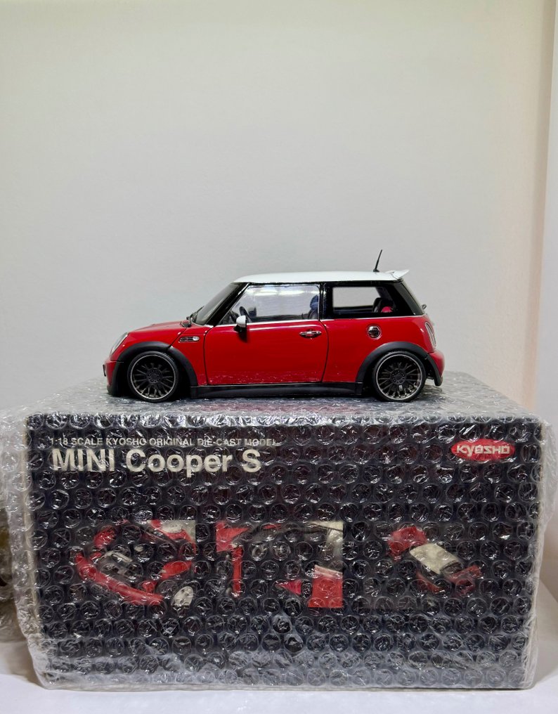 Kyosho 1:18 - Model hatchback - MINI COOPER S R53 “Slammed” - Catawiki