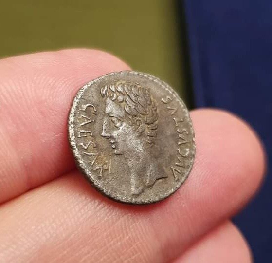 Imperio romano. Augusto (27 a. e. c. - 14 e. c.). Denarius 19-18 BC ...