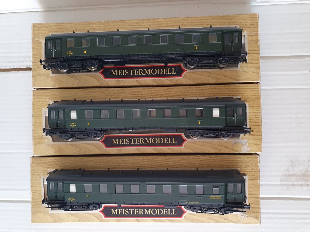 Liliput H0 - 285 74, 285 73, 285 70 - Model train passenger carriage (3) - 3 Passenger carriages ...