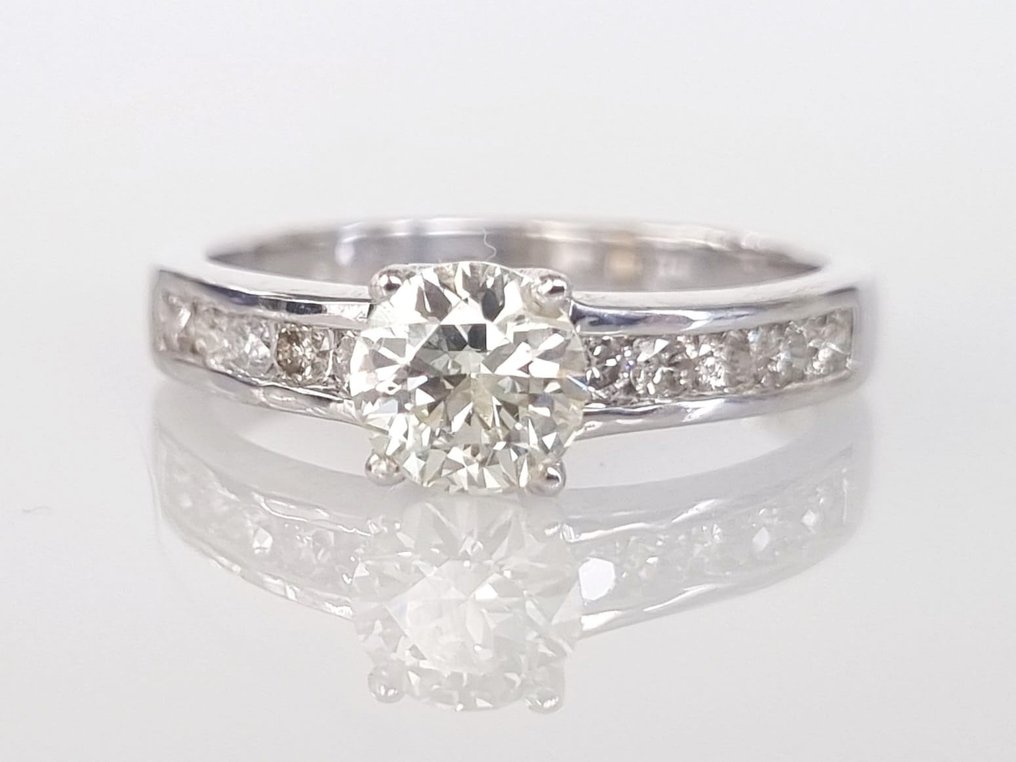 Engagement ring - 18 kt. White gold - 0.94ct. tw. Diamond (Natural) - auction online Catawiki