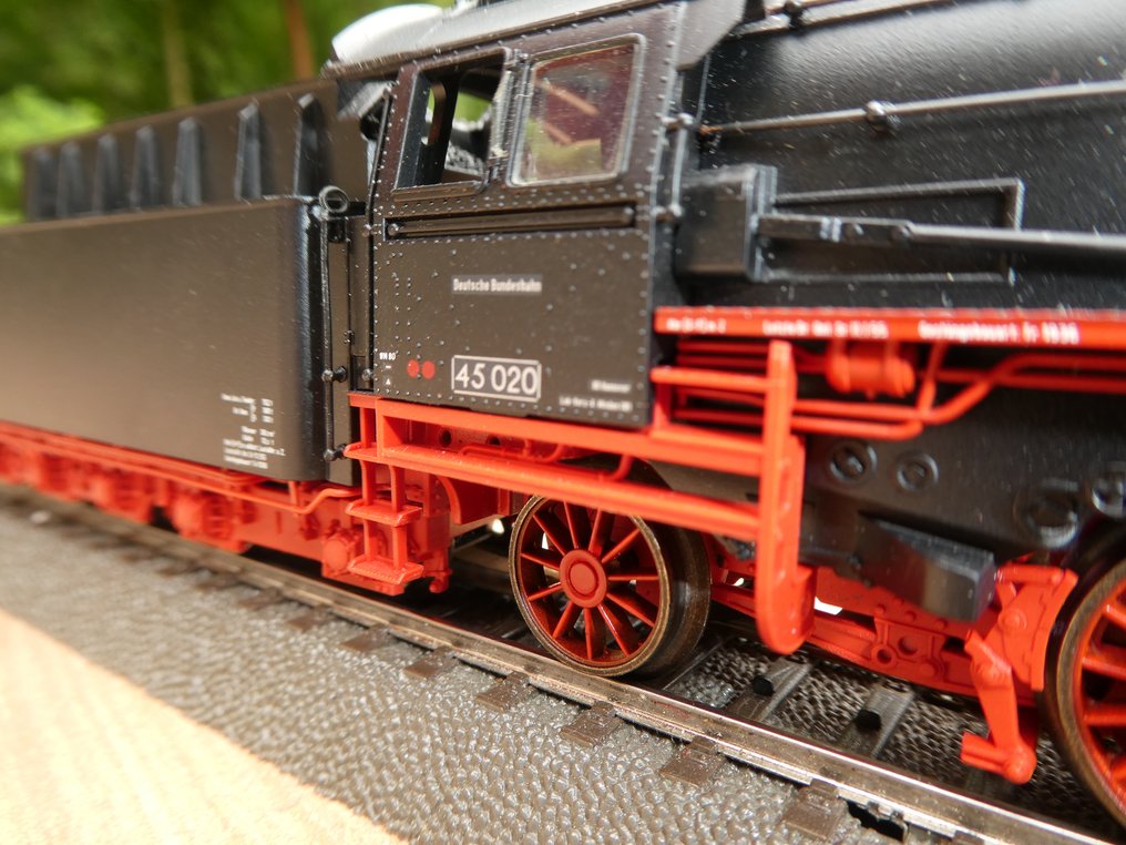 Märklin H0 - 37450 - Steam locomotive with tender (1) - heavy freight ...