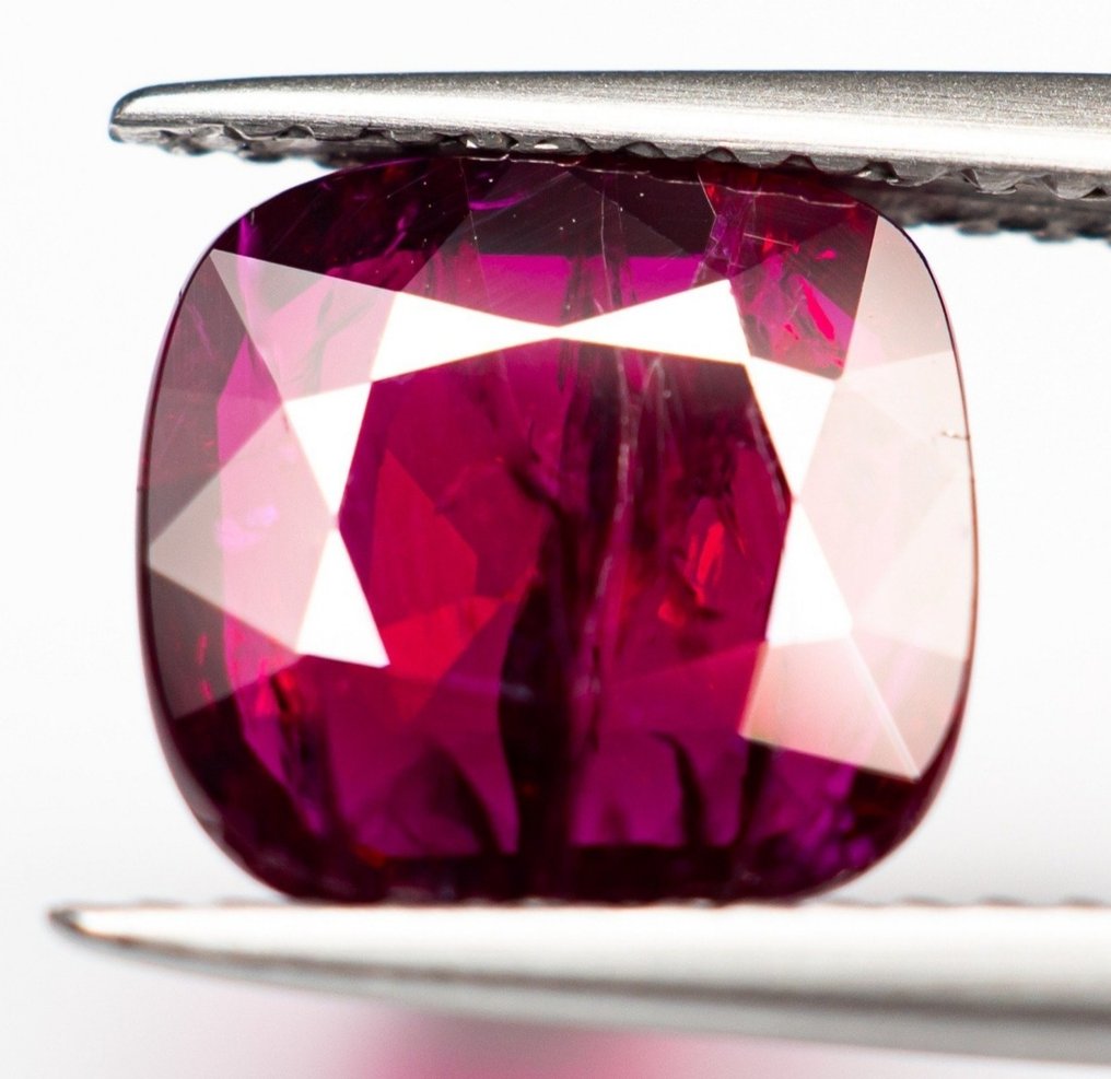 Red Ruby - 2.68 ct - Lotus Gemology - Intense red ruby-2.68ct - auction online Catawiki