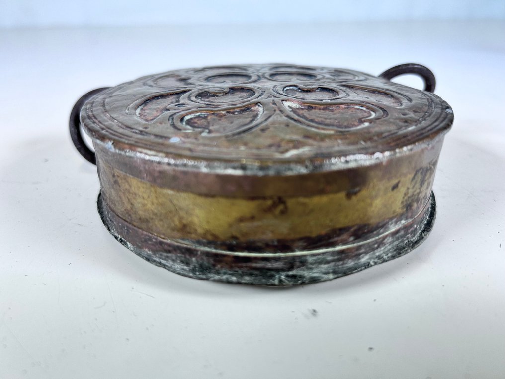 Gun powder container - Brass - Morocco - 19th century - Catawiki