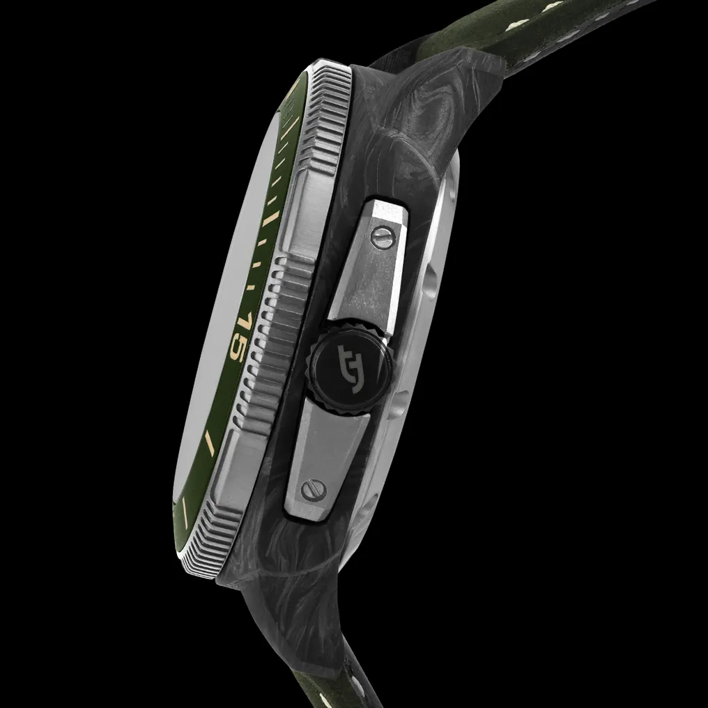 Tecnotempo - "Commando" Forged Carbon & Titanium - Automatic - Zonder ...
