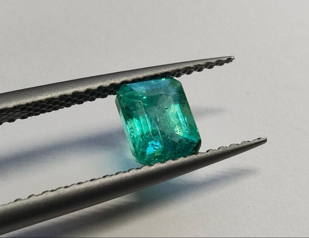 Emerald - 0.91 ct - International Gemological Institute (IGI) - Vivid ...