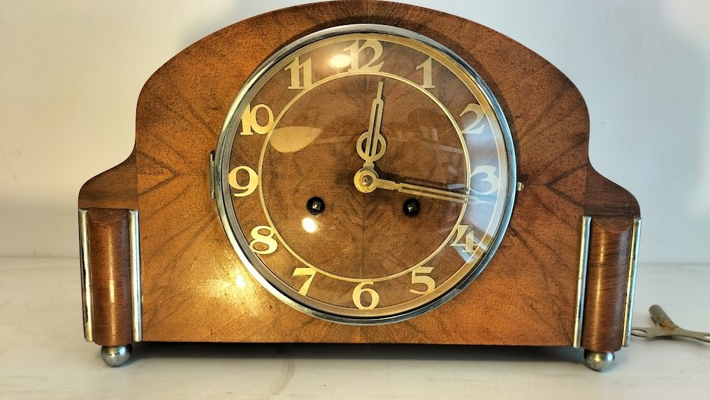 Art Deco mantel clock - Art Deco oak -chrome - 1920-1930 - Catawiki