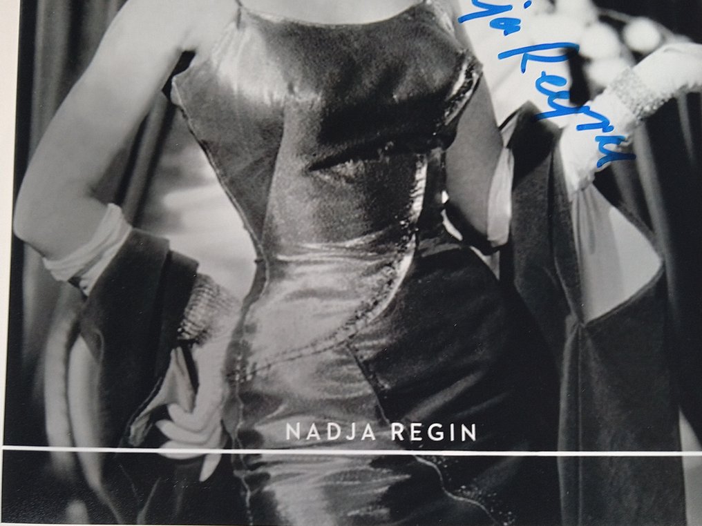 James Bond 007: Goldfinger - Nadja Regin (+) "Bonita" - Signed photo ...