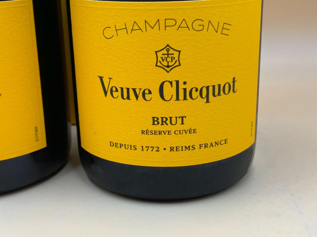 Veuve Clicquot, Réserve Cuvée Brut - Champagne Brut - 3 Bottles (0.75L) - auction online Catawiki