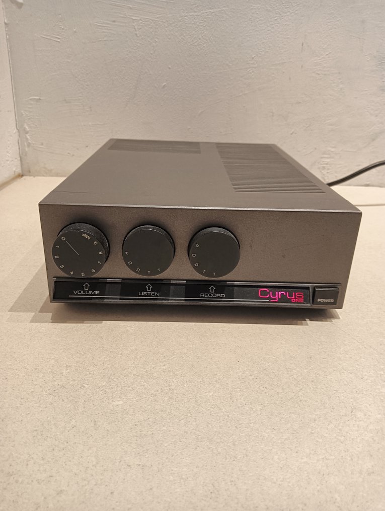 Cyrus - One - Solid state integrated amplifier - auction online Catawiki