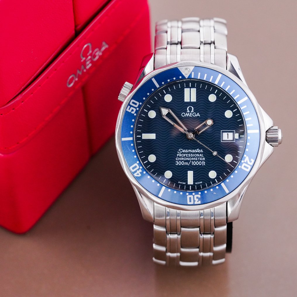 Omega - Seamaster Diver 300 M 007 James Bond Blue Dial - 2531.80.00 - Men - 1990-1999 - auction ...