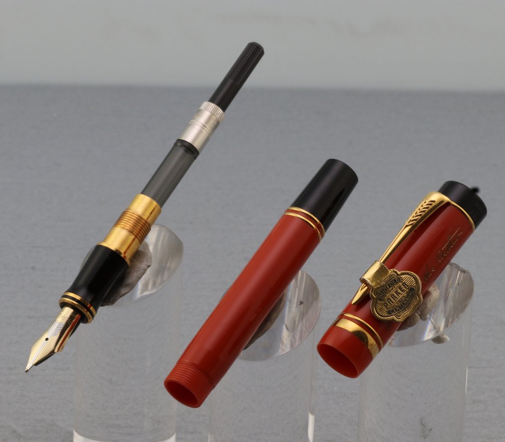 Parker - duofold lim. ed. WW2 commemorative pen (Douglas Macarthur ...