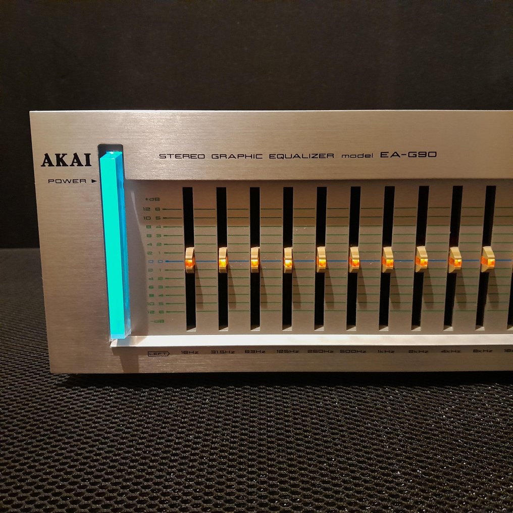 Akai - EA-G90 - Stereo graphic equalizer - auction online Catawiki