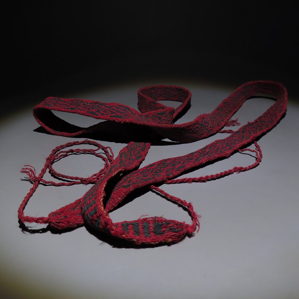 Nazca, Perú Terracotta Ribbon. 1-200 AD. 142 cm lenght. Spanish Import ...