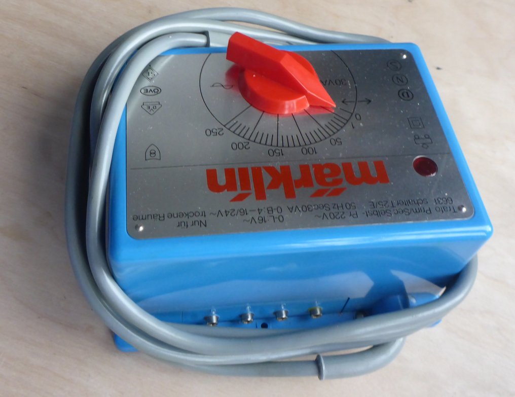 Märklin H0 - 6631/6699 - Modellbahnsteuergerät (2) - Transformator 30VA und ...