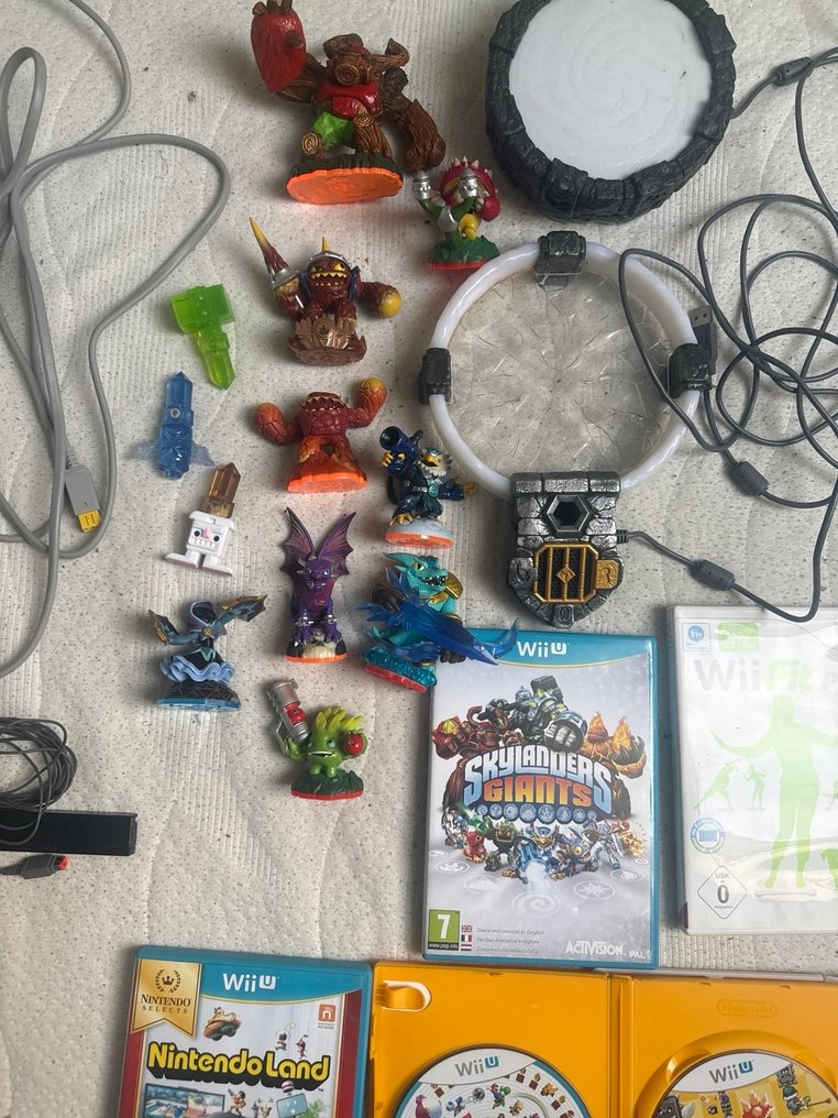 Nintendo - Wii u - with 9 games and 4 controllers - Console de jeux ...