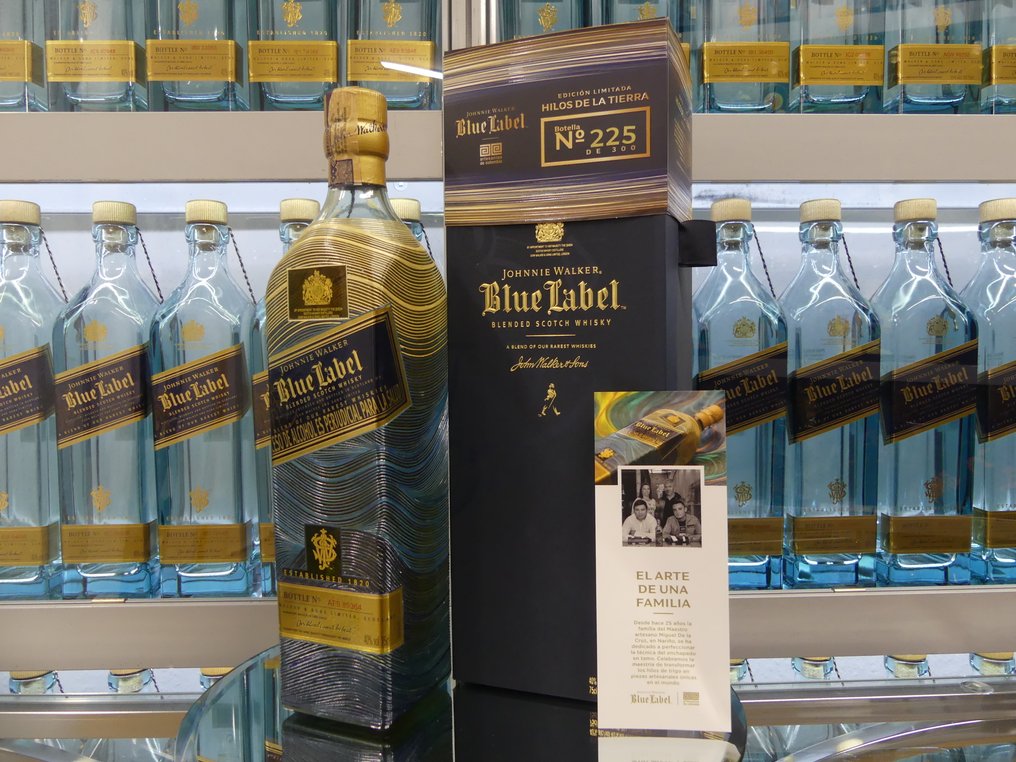 Johnnie Walker Blue Label Aguas De Vida - Hilos De La Tierra from ...