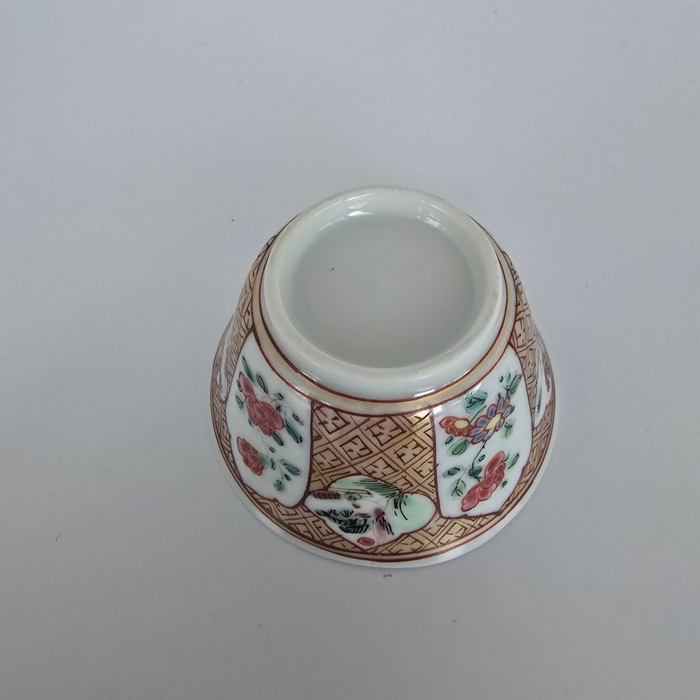 Tasse et soucoupe (2) - Porcelaine - Famille rose - Catawiki