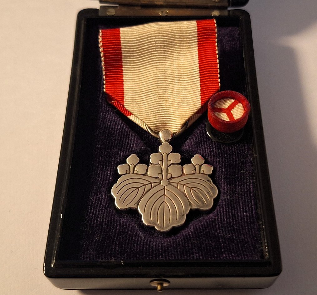 Medaglia - Silver Japanese Order of the Rising Sun 8th class with ...