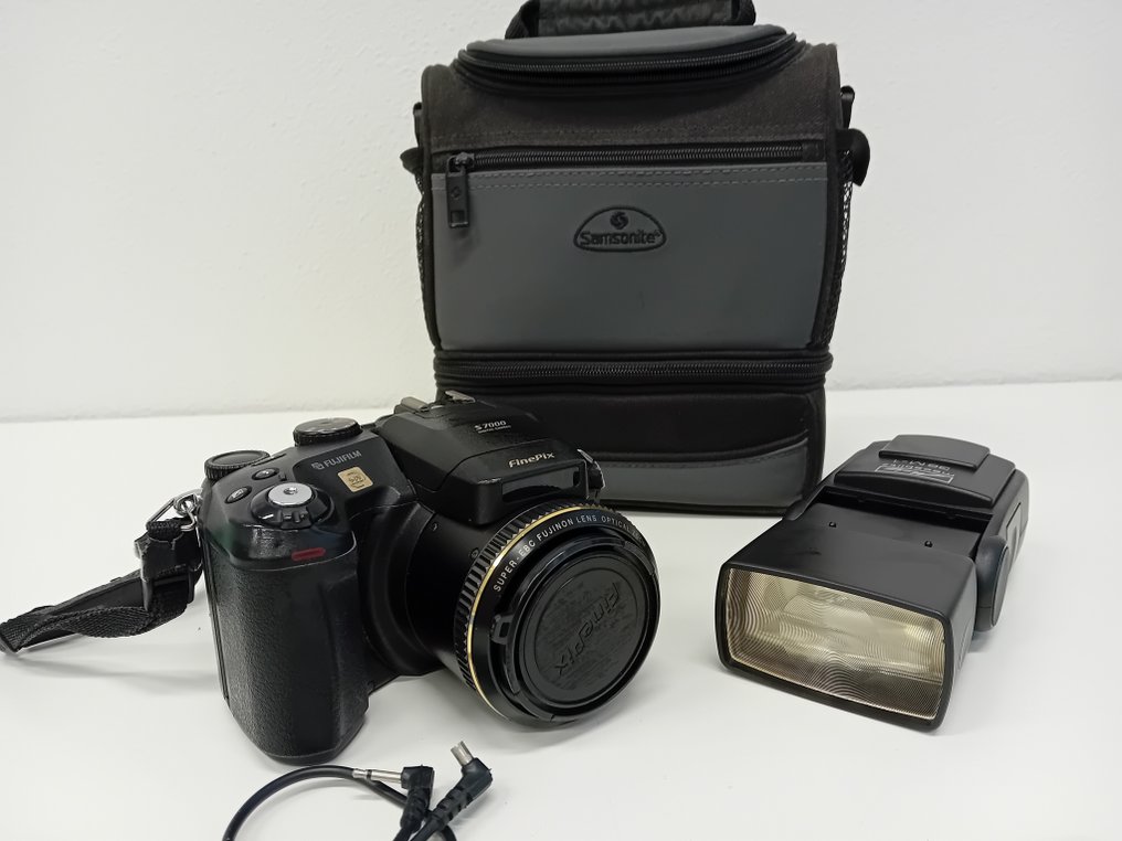 Fuji Finepix S7000 + Metz Flitser + Samsonite Cameratas Single lens ...