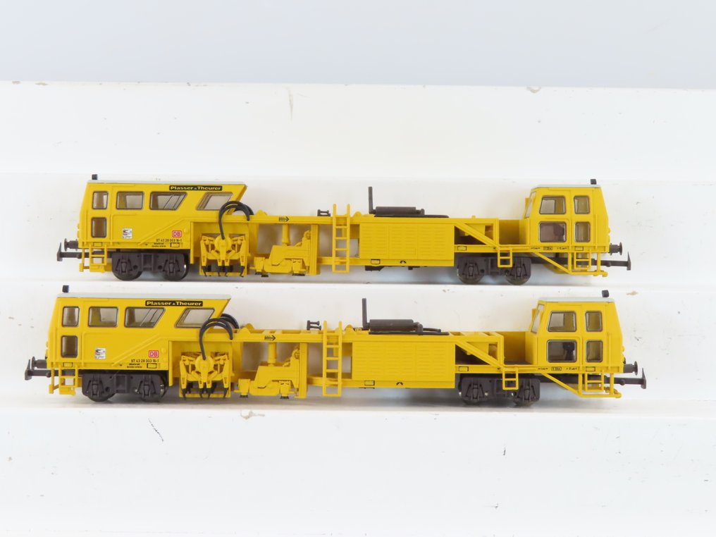 Liliput H0 - Model train (2) - 2x Plasser & Theurer railway maintenance ...