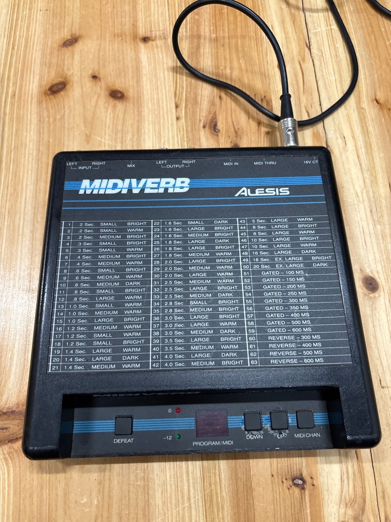 Alesis - Midiverb I Classic Digital Reverb Effects Processor ...