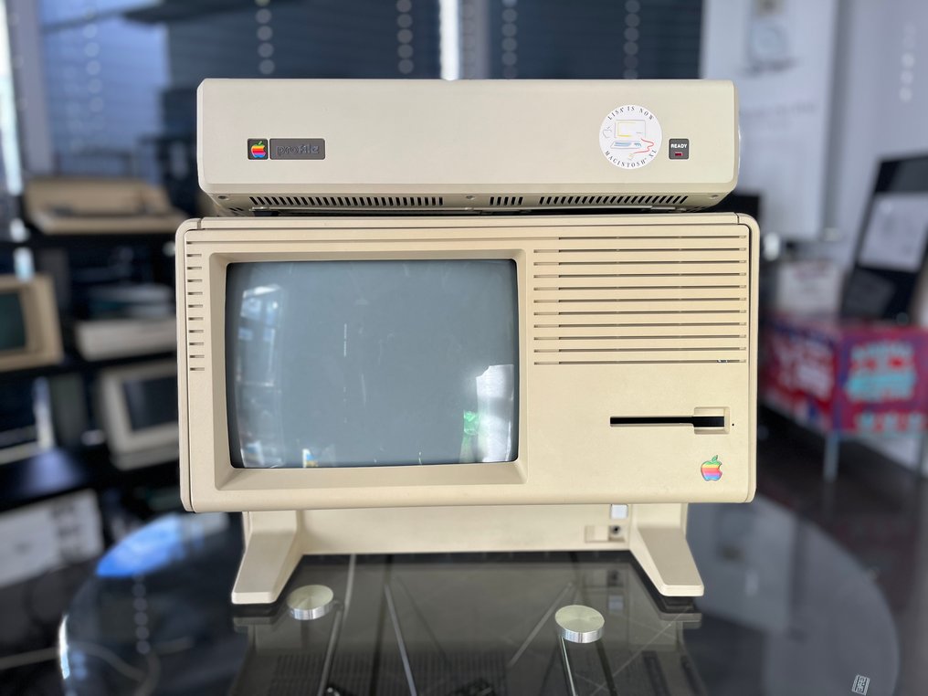 RARE Apple Lisa Computer with 5MB Profile - Computer - auction online ...