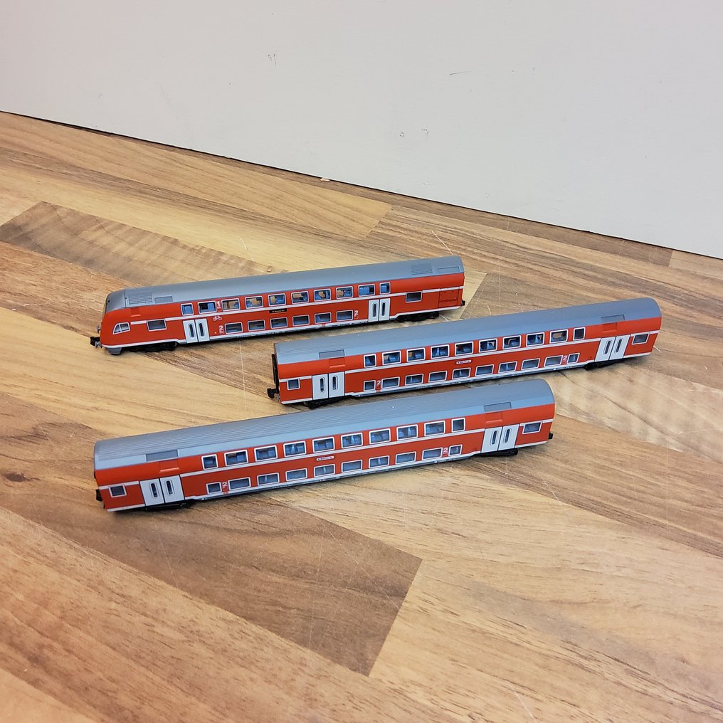 Minitrix N - Model train wagon (3) - 3 passenger cars - DB - auction online Catawiki