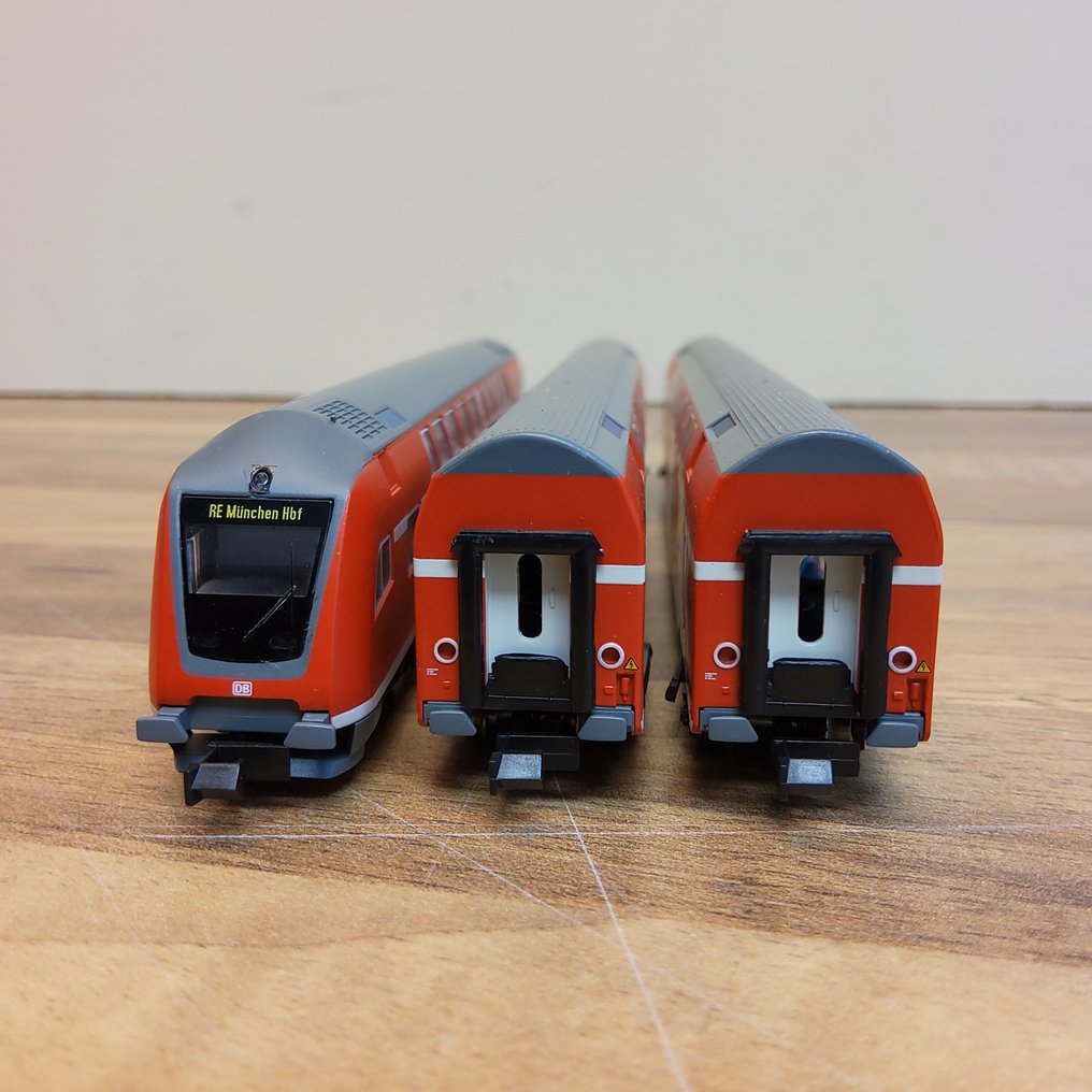 Minitrix N - Modellino di vagone ferroviario (3) - 3 autovetture - DB - Catawiki