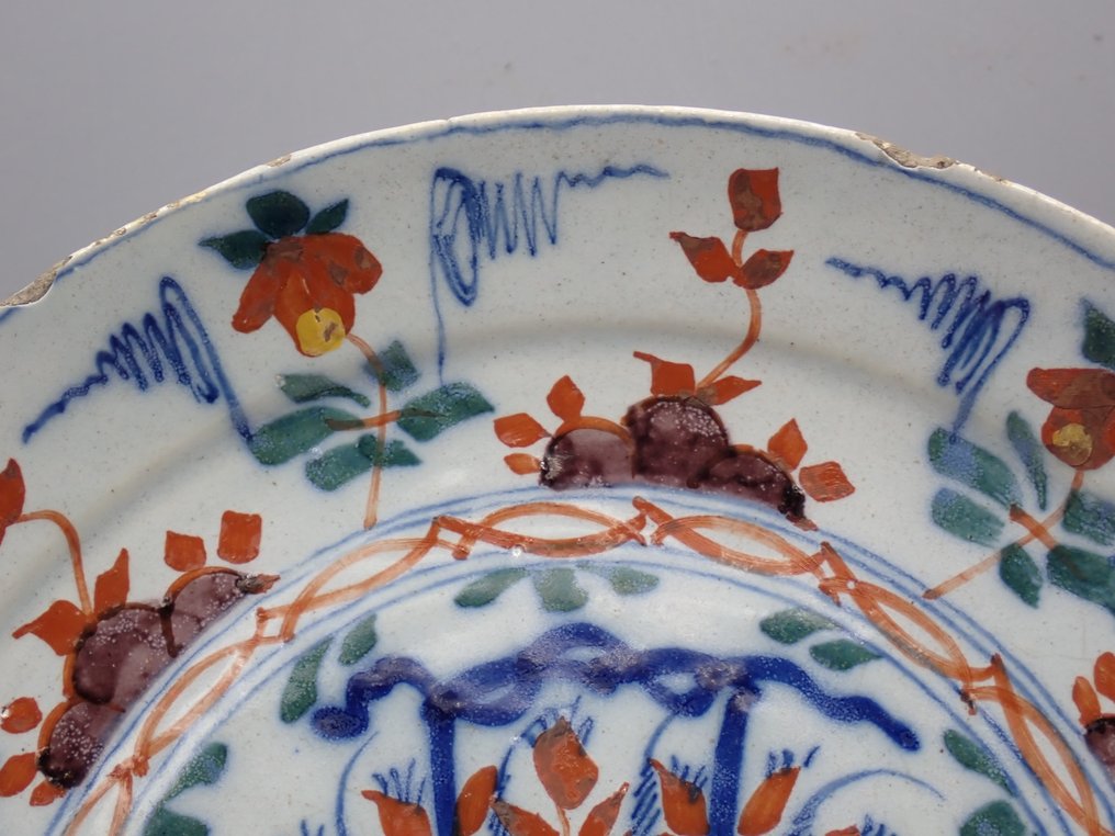 Plate - Polychrome Delftware - Earthenware - auction online Catawiki