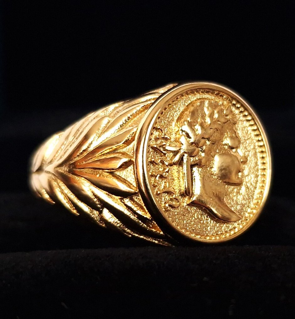 Signet Ring - Effigy of Julius Caesar - Absolute power, sacred ...