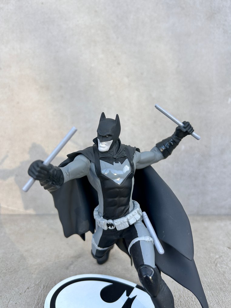 Batman - Dc collectibles - Batman Black & White Statue - auction online Catawiki