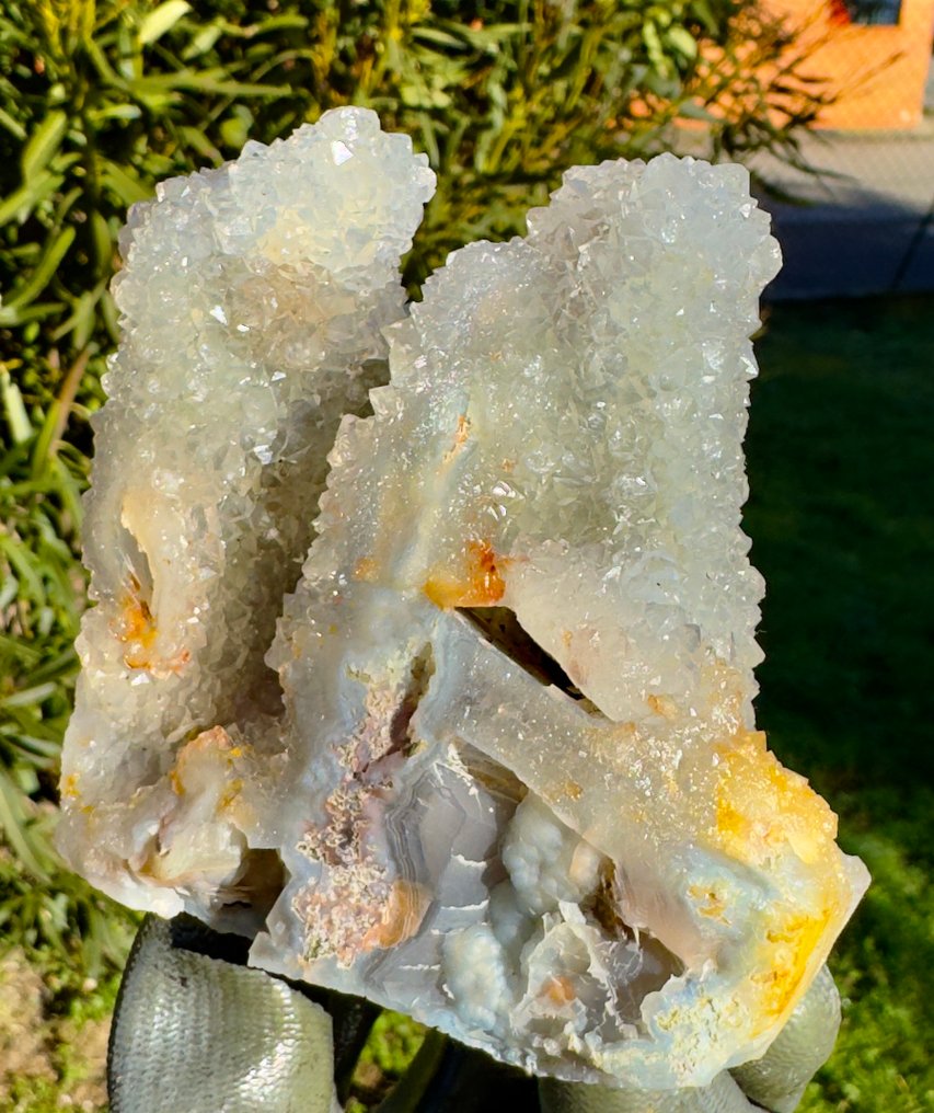 Stunning Pointed Chalcedony Crystal on matrix - Height: 10 cm - Width ...