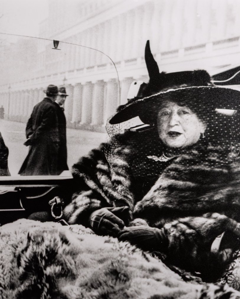 Inge Morath/Magnum - Mrs Evelyn Nash, London 1953. - auction online ...