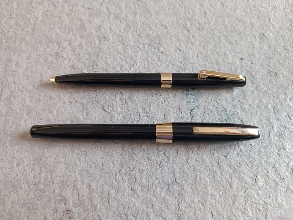 Sheaffer - Pluma y bolígrafo Sheaffer Imperial negro y plaqué oro. Años 90 - Fountain pen ...