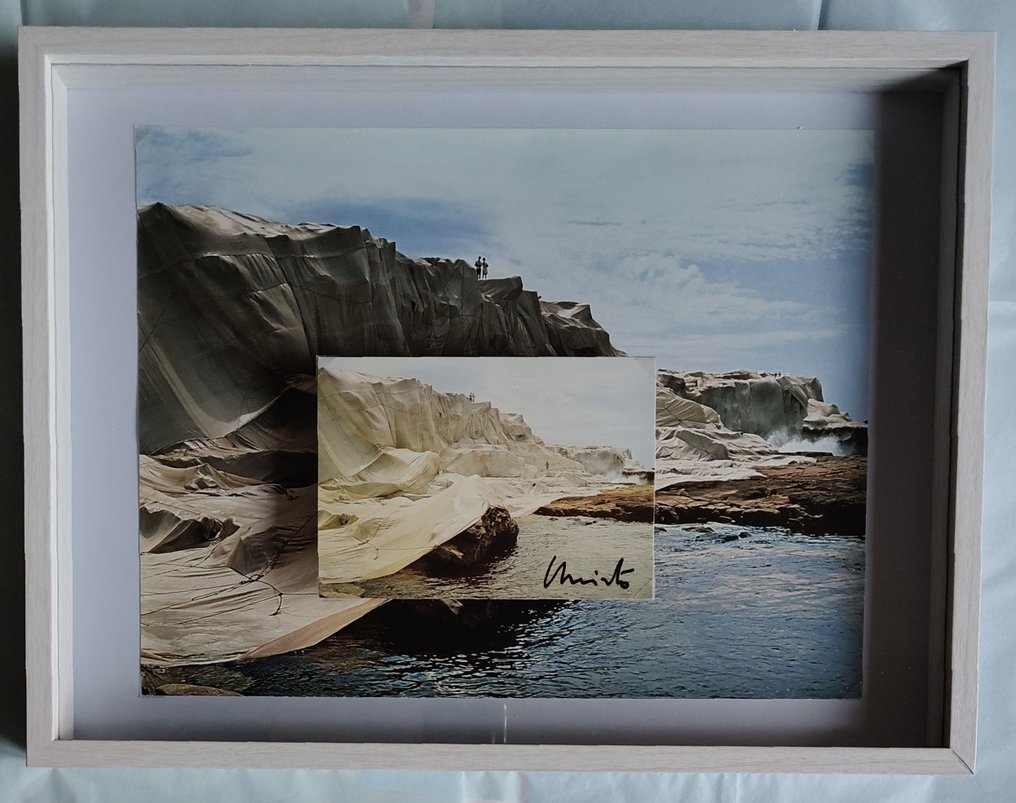 Christo & Jeanne-Claude (1935-2020) - Wrapped Coast, artcard signed by ...