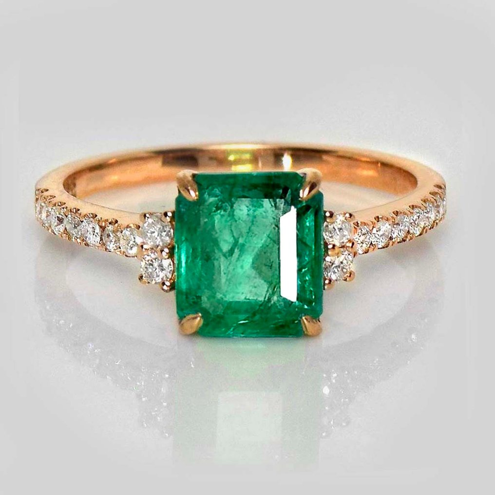 No Reserve Price - Ring - 14 kt. Rose gold, 2.05ct Zambia Green - 2.29ct. tw. Emerald - Diamond ...