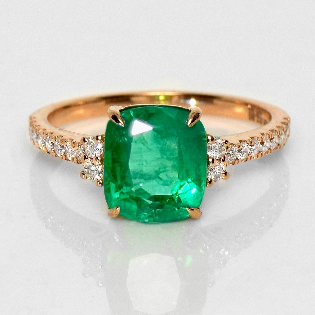 No Reserve Price - Ring - 14 kt. Rose gold, 2.56ct Zambia Minor-Oiled - 2.82ct. tw. Emerald ...