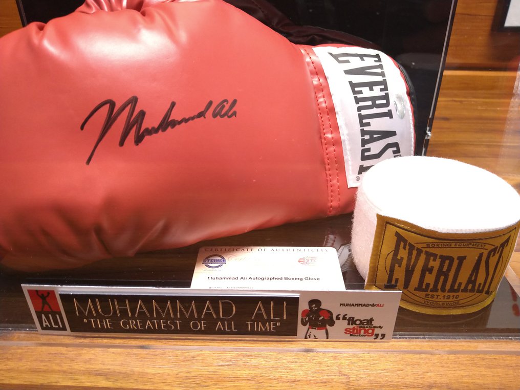 Muhammad Ali - Boxing gloves - auction online Catawiki