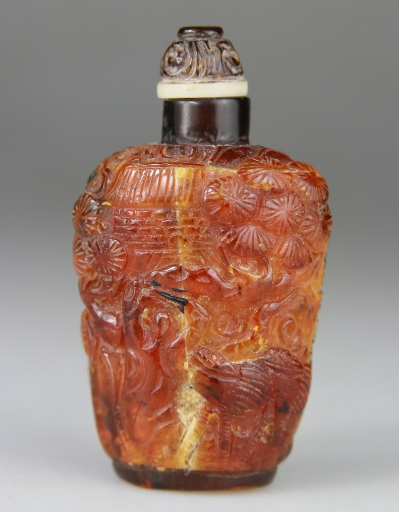 Carved Snuffbox - Chinese - Amber - China - Mid 20th century - auction ...