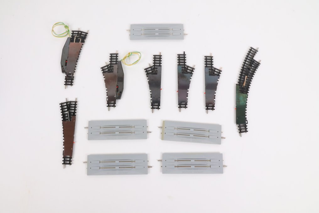 Minitrix N - 4900-serie - Model train tracks (11) - Switches and level ...