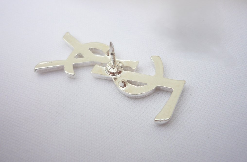 Yves Saint Laurent - Silver metal - Brooch - auction online Catawiki