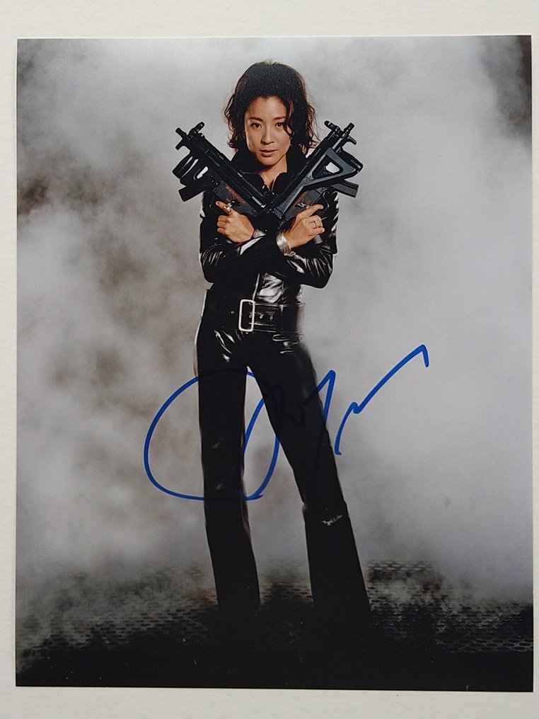 James Bond 007: Tomorrow Never Dies - Michelle Yeoh "Wai Lin" - Autograph, Photo with COA ...
