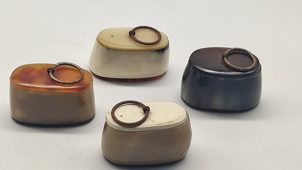 No Reserve Price - Snuff box (4) - Collection of 4 Ancient and Rare ...