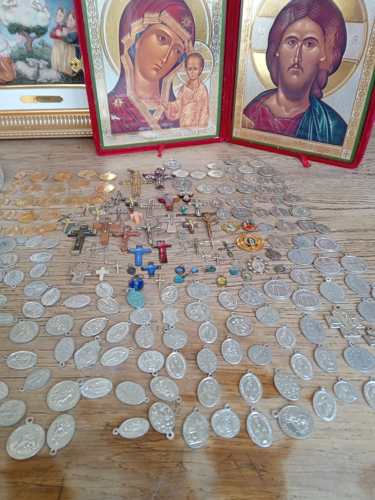 Samling af 200 religiøse genstande (200) - forskellige - 1950-1960 ...