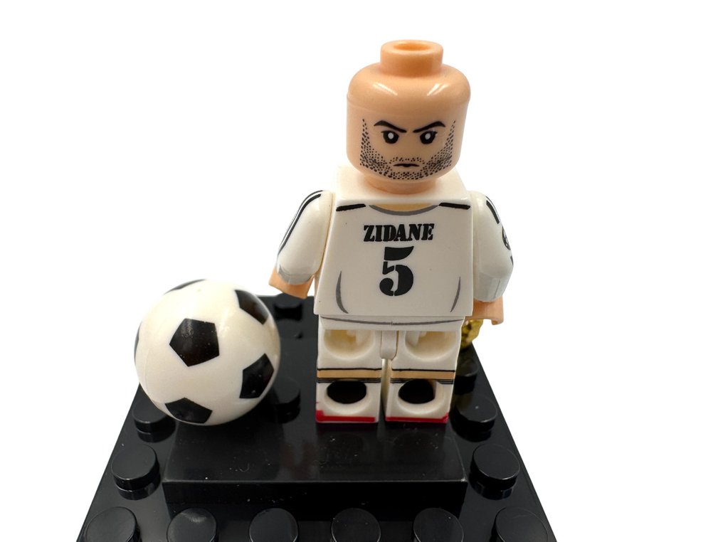 LEGO - Minifigures - Zidane - 2020+ - auction online Catawiki
